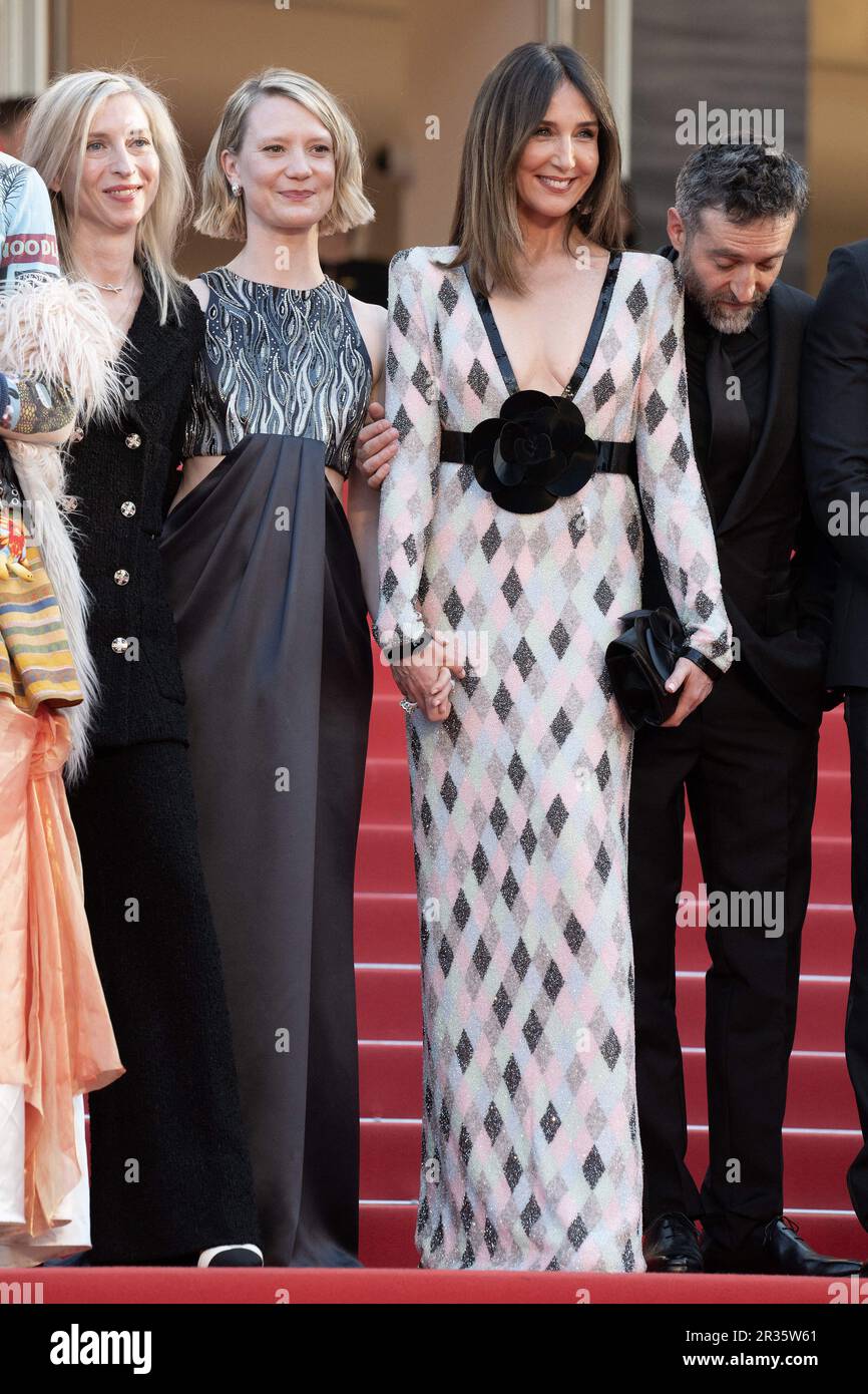 Cannes, France. 23rd May, 2023. Mia Wasikowska and Elsa Zylberstein attend the Club Zero red ...