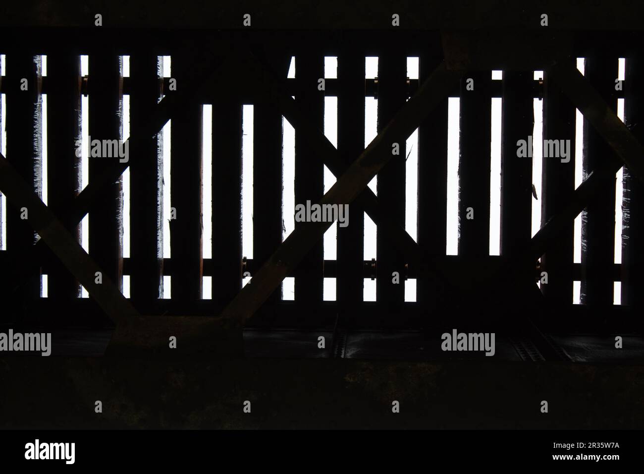 Gray trellis hi-res stock photography and images - Alamy