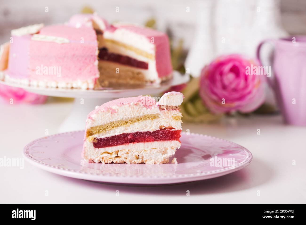 French cake hi-res stock photography and images - Alamy