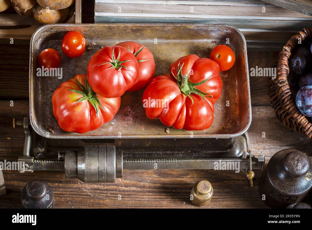 Vintage wooden kitchen scales hi-res stock photography and images - Alamy