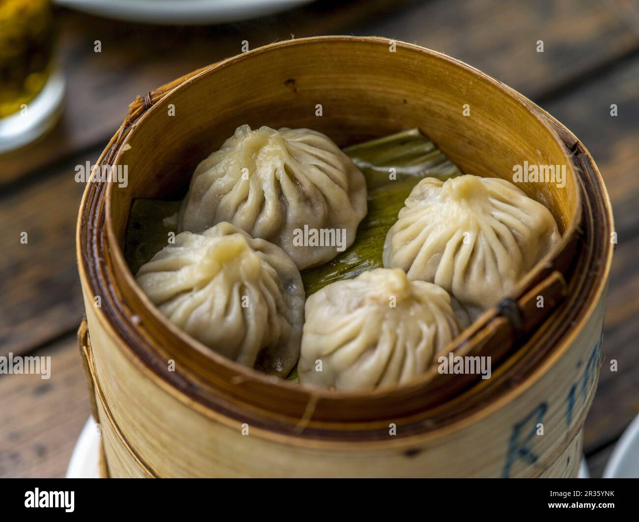 Dumpling dim sim hi-res stock photography and images - Alamy
