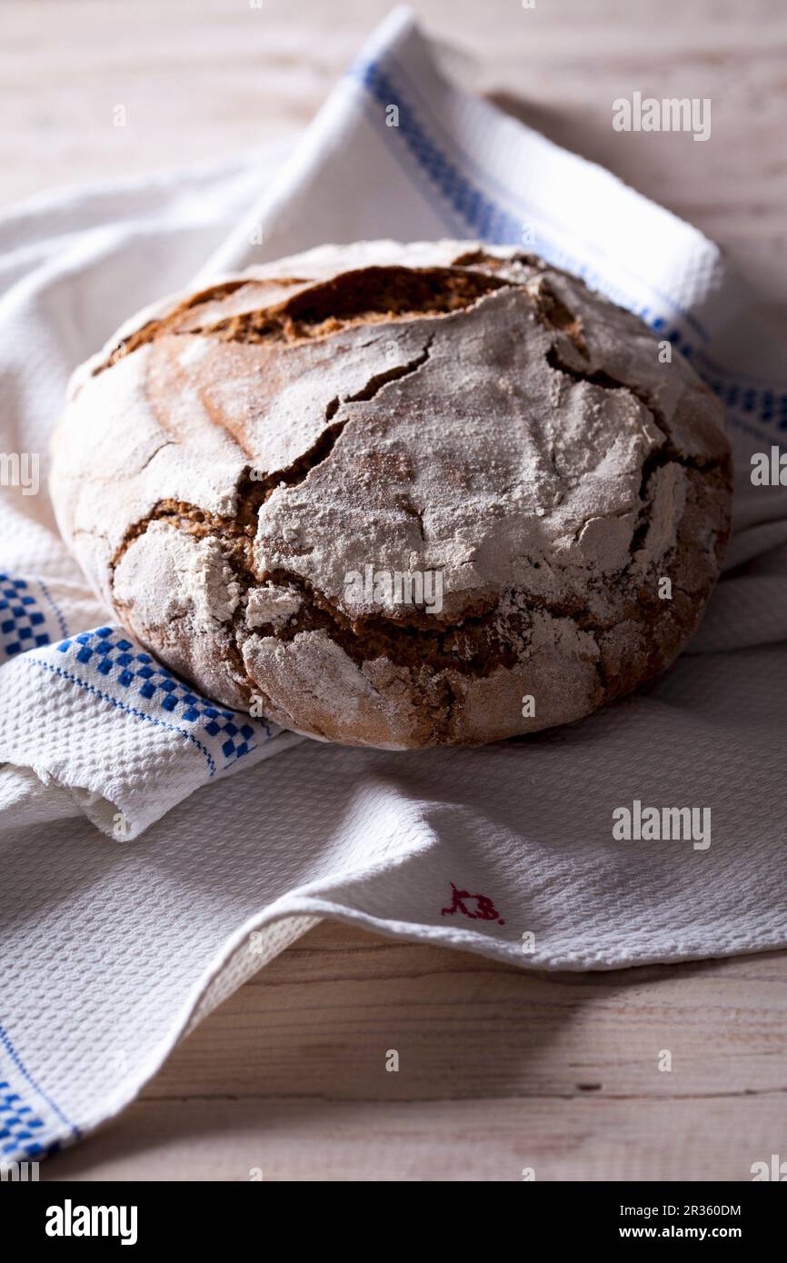 Wholemeal Emmer grain bread on a linen cloth Stock Photo - Alamy