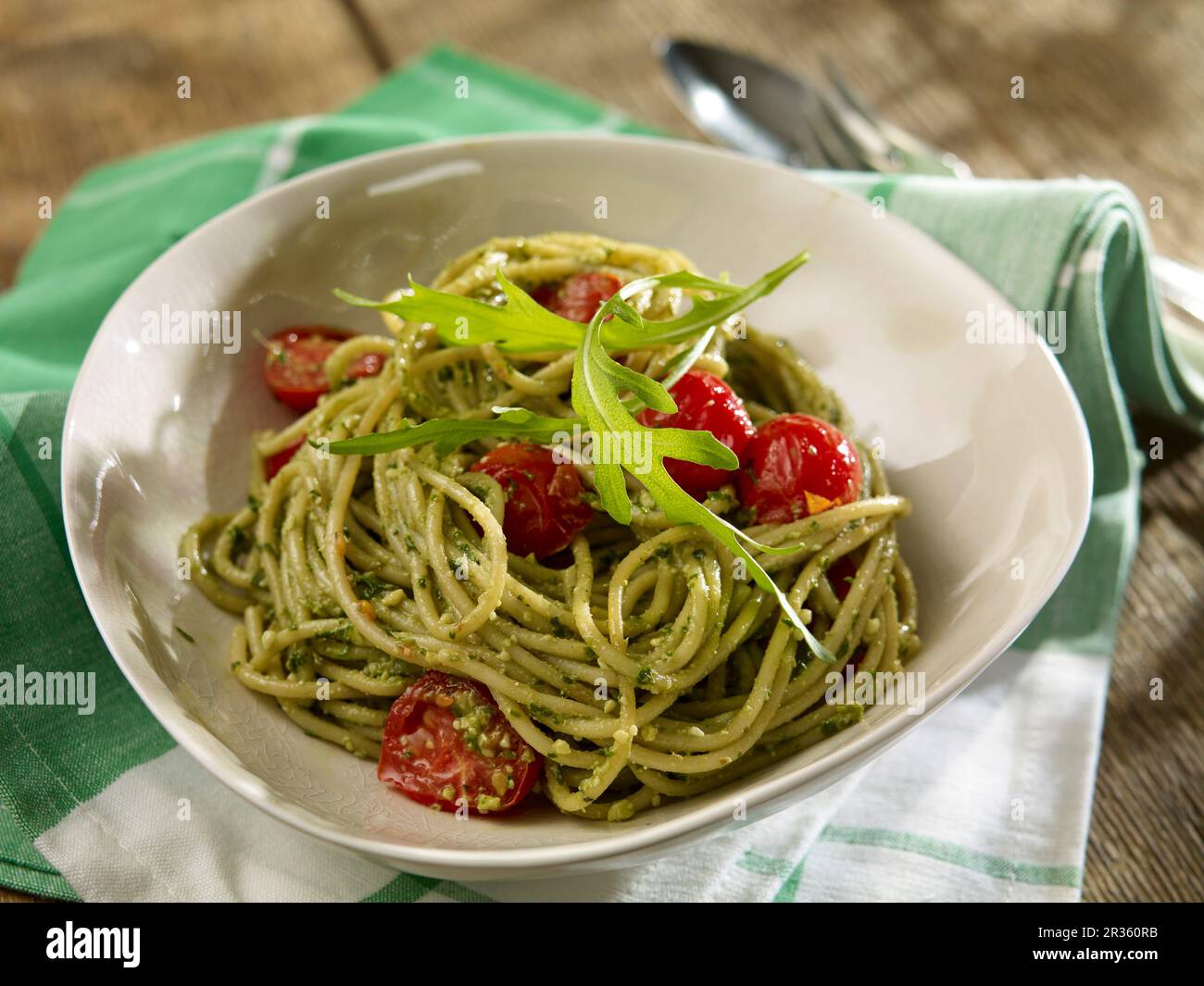 Spaghetti with rocket pesto and cherry tomatoes Stock Photo - Alamy