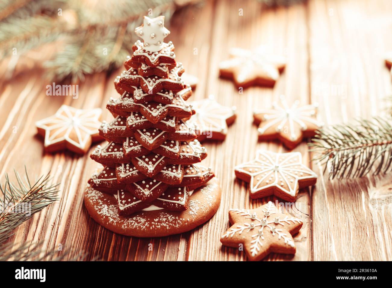Gingerbread christmas tree hi-res stock photography and images - Alamy