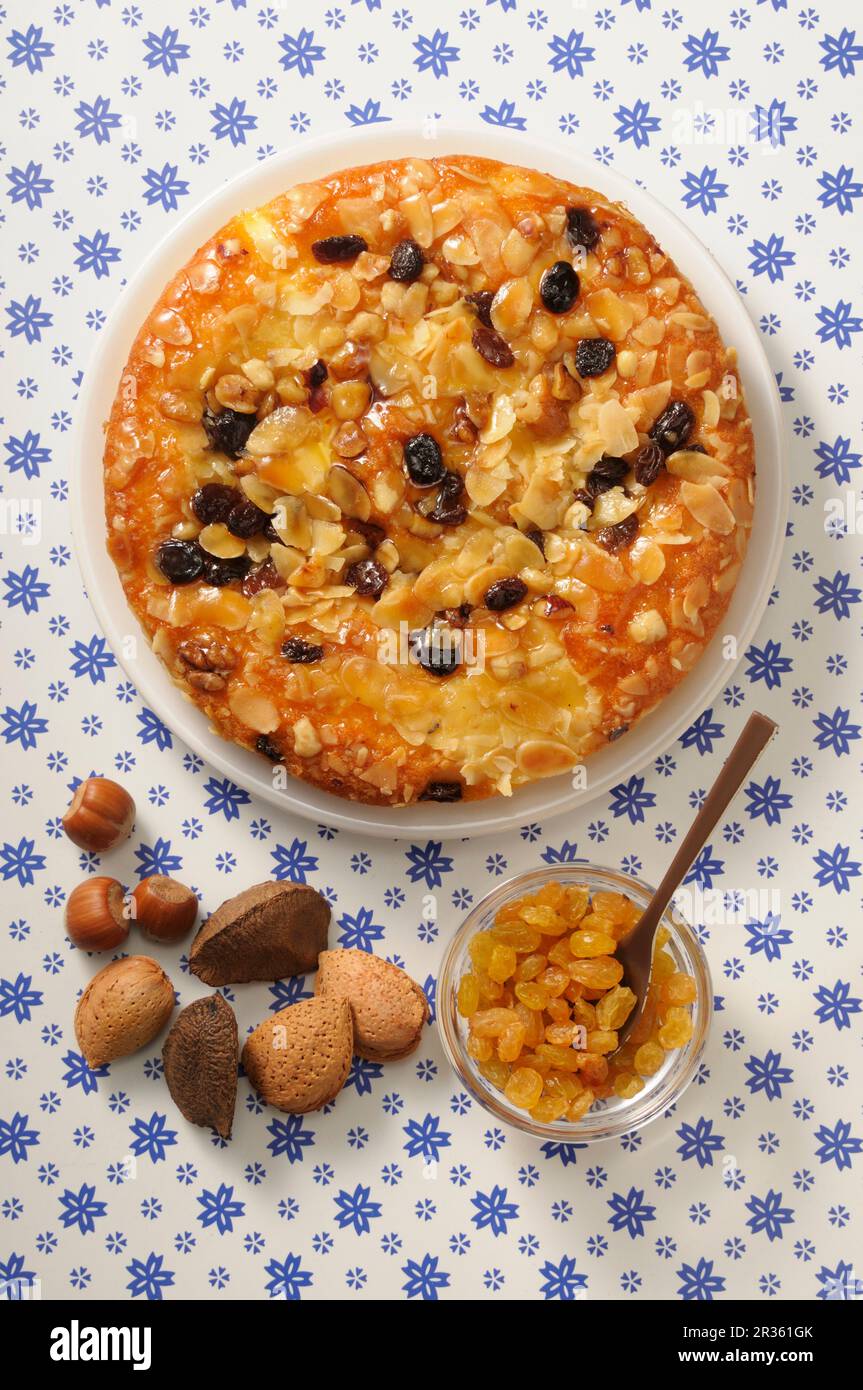 Plain cake from above hi-res stock photography and images - Alamy