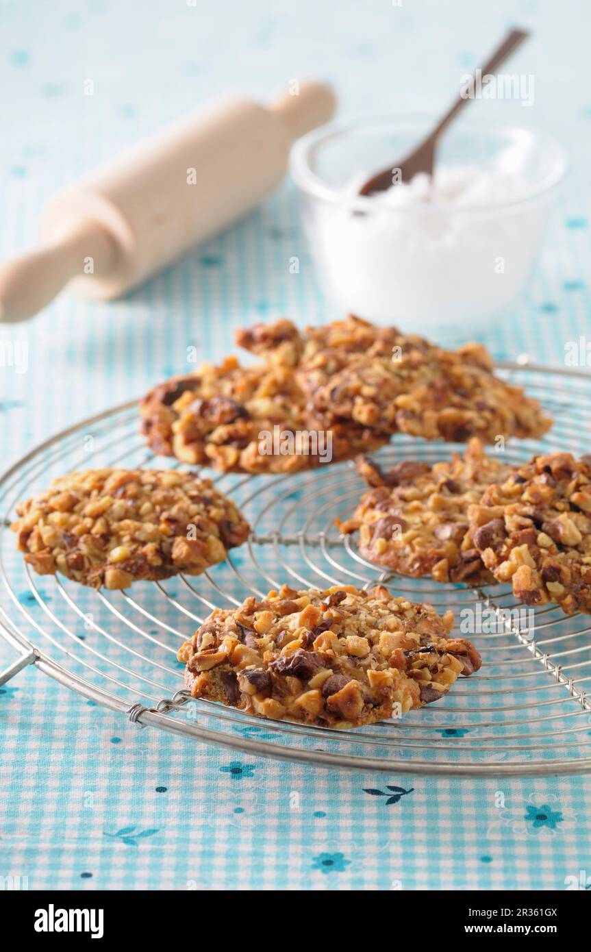Nut biscuits on a wire rack Stock Photo - Alamy