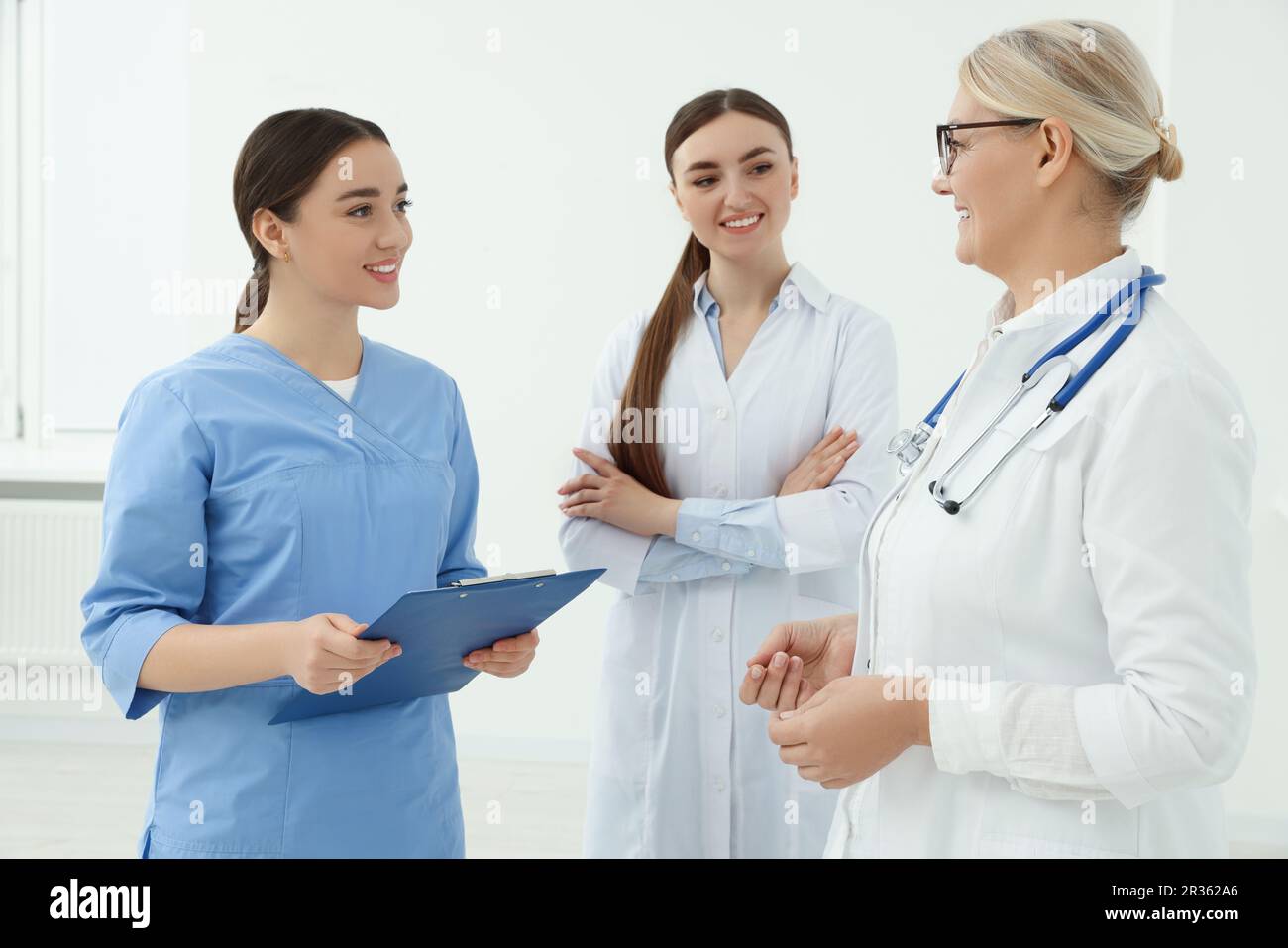 Medicine student discussion hi-res stock photography and images - Alamy