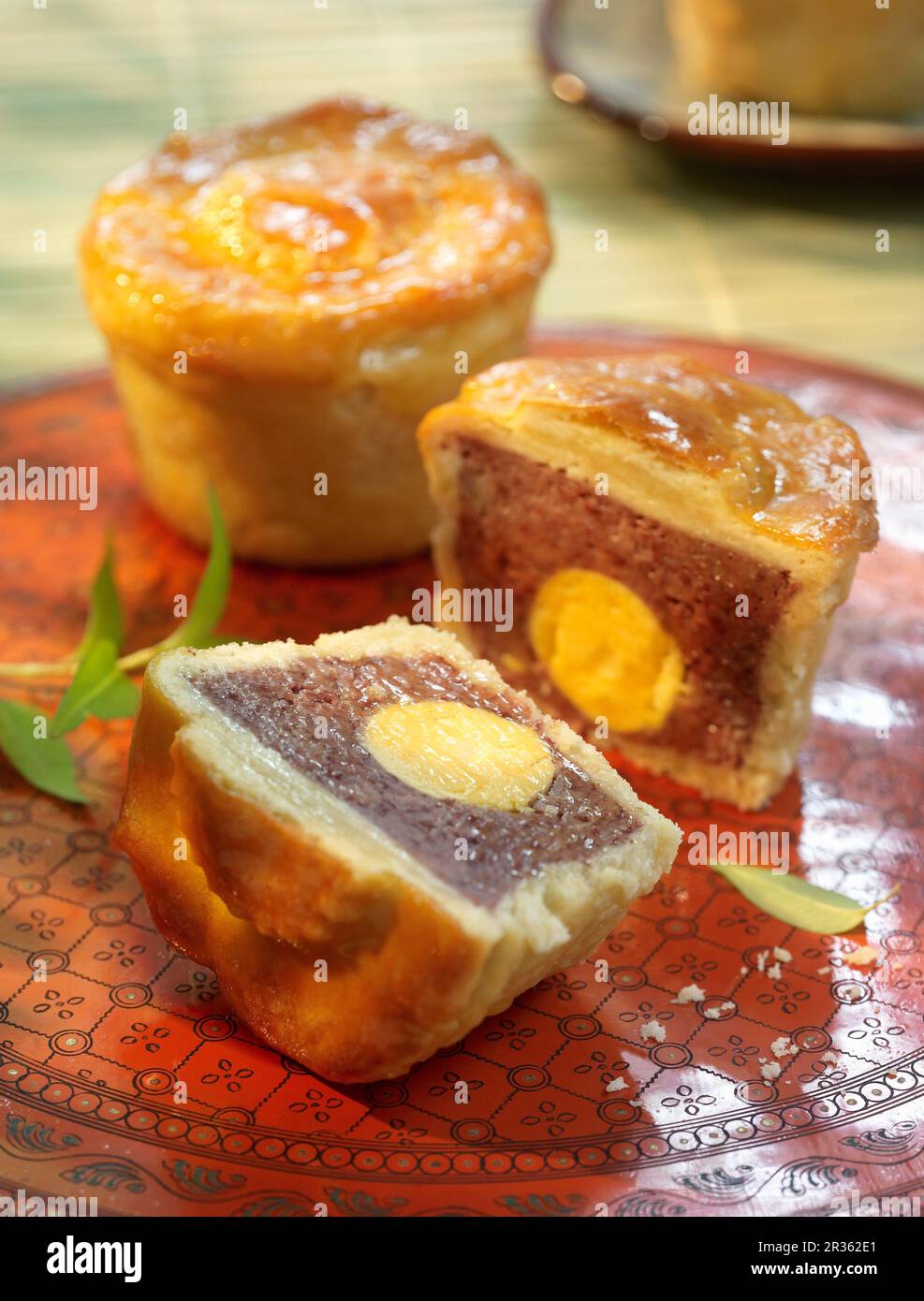 Traditional Chinese mooncakes Stock Photo - Alamy