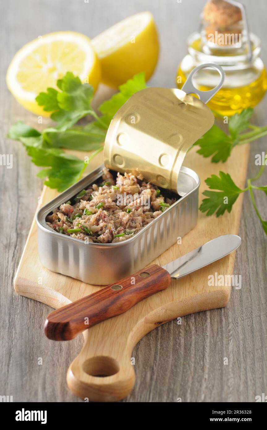An open tin of fish rillette (France Stock Photo - Alamy
