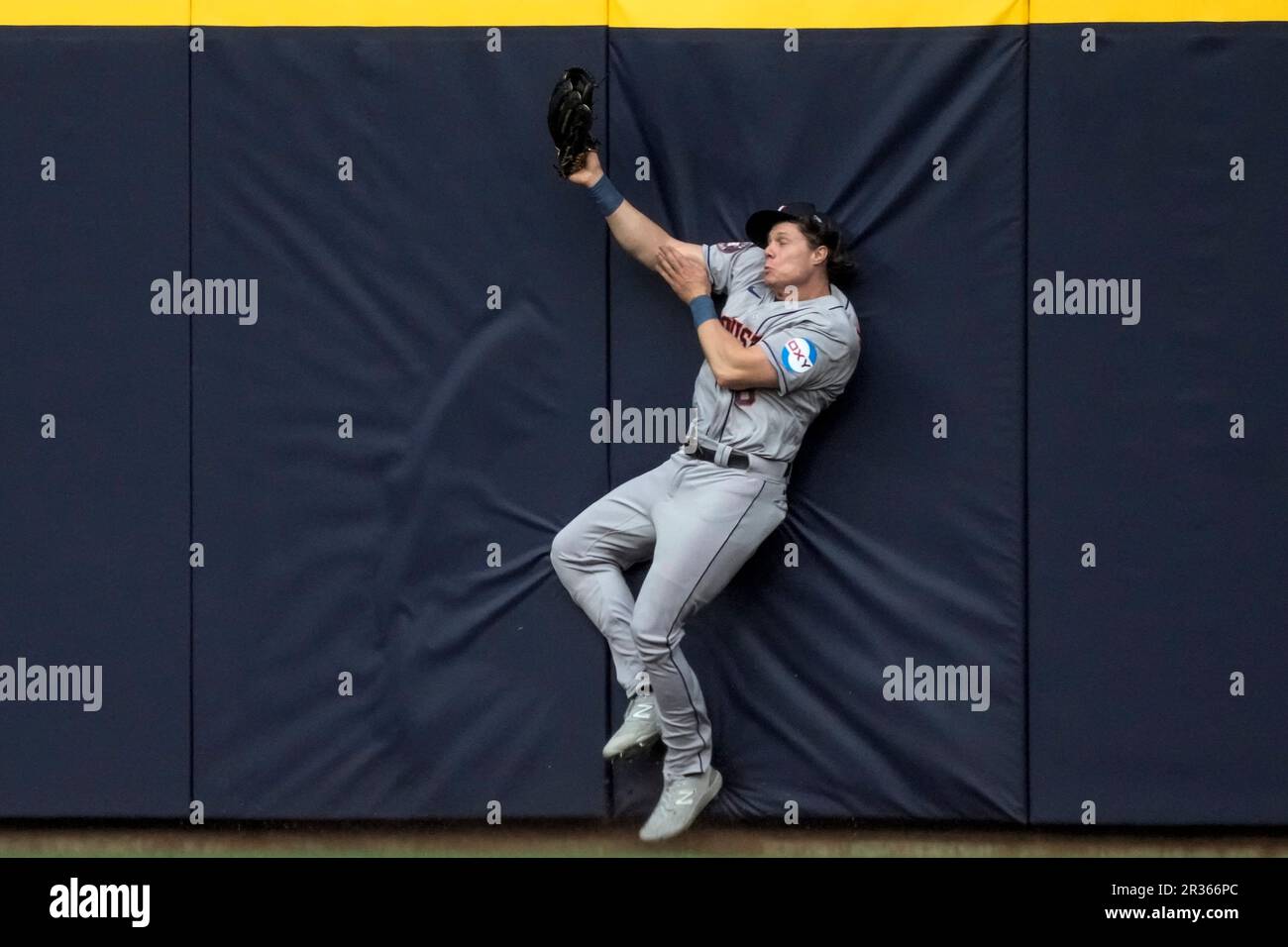 Houston Astros' Jake Meyers makes a catch at the wall off the bat of ...