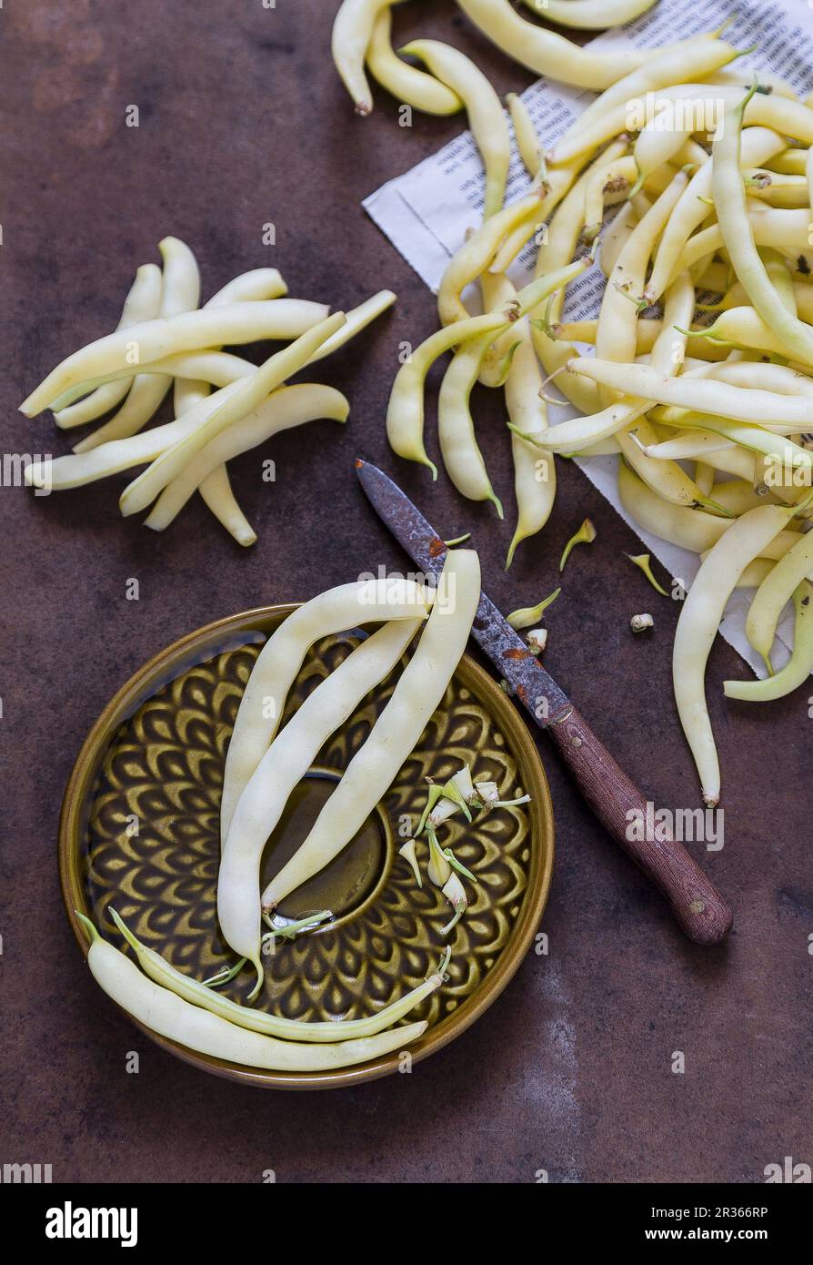 Cleaning beans hi-res stock photography and images - Alamy