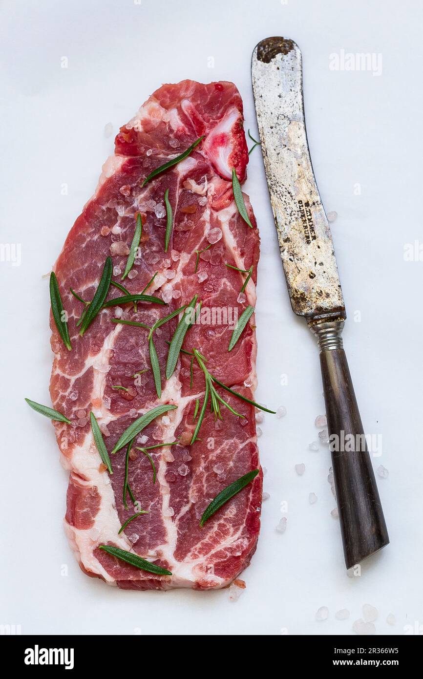 Joint of beef from above hi-res stock photography and images - Alamy