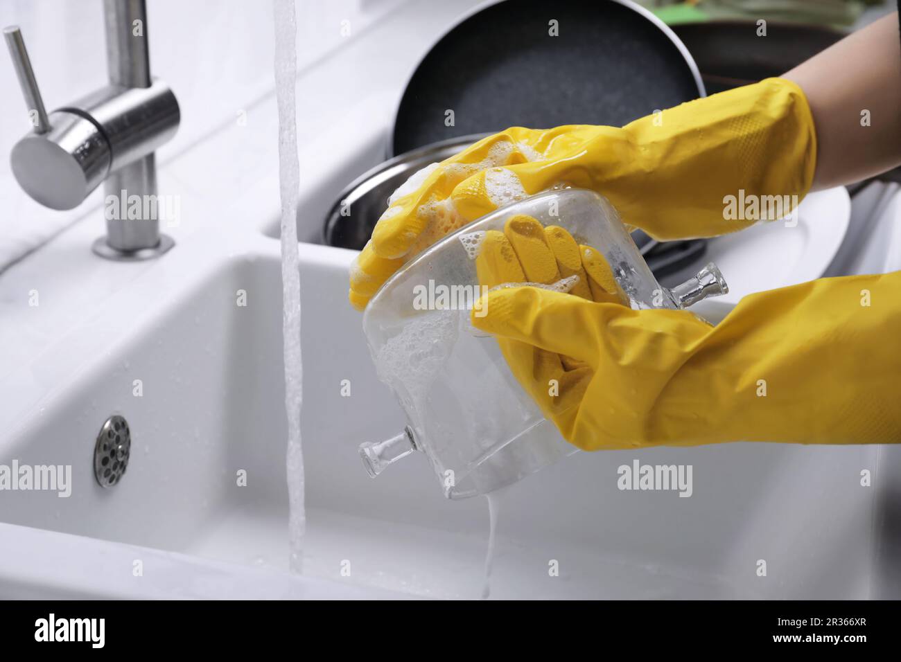 Pot washer hi-res stock photography and images - Alamy