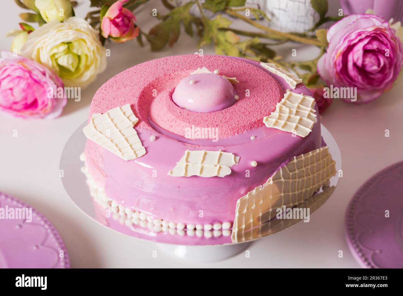 Pistachio french cake hi-res stock photography and images - Alamy