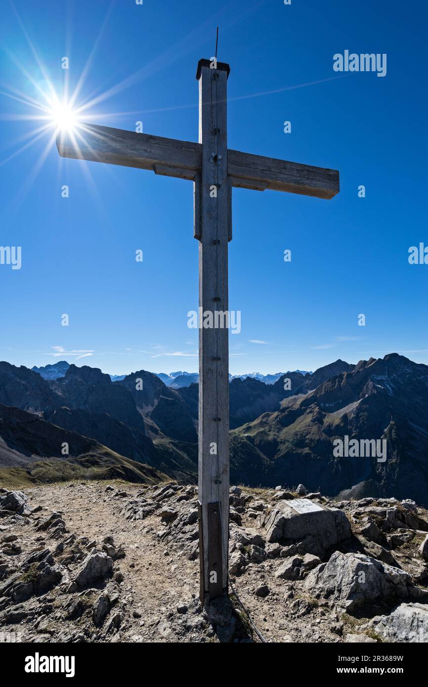 Sun and cross hi-res stock photography and images - Alamy