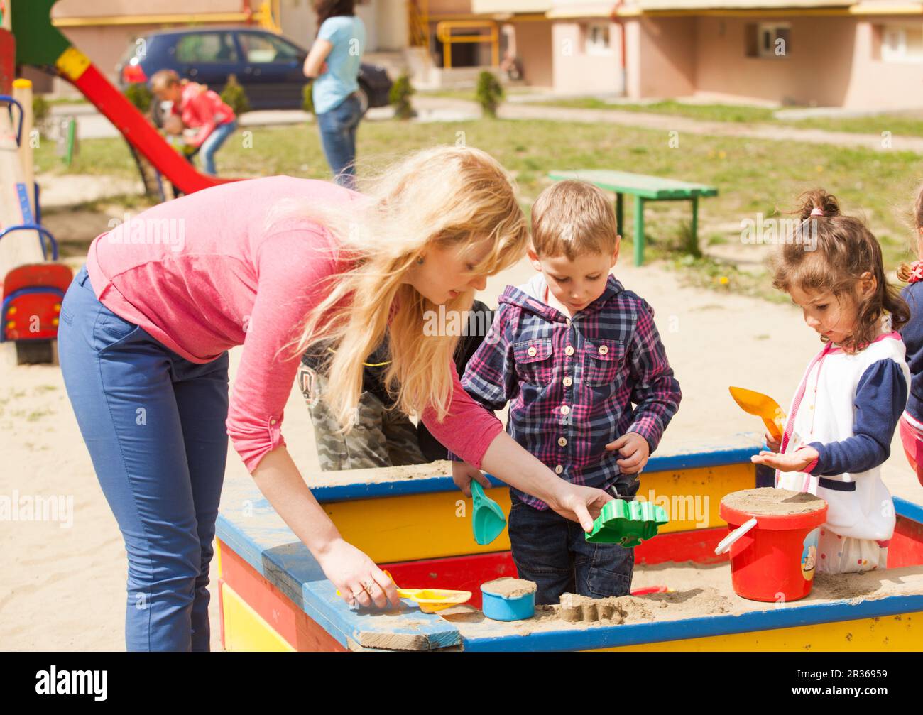 Sandbox family people hi-res stock photography and images - Alamy