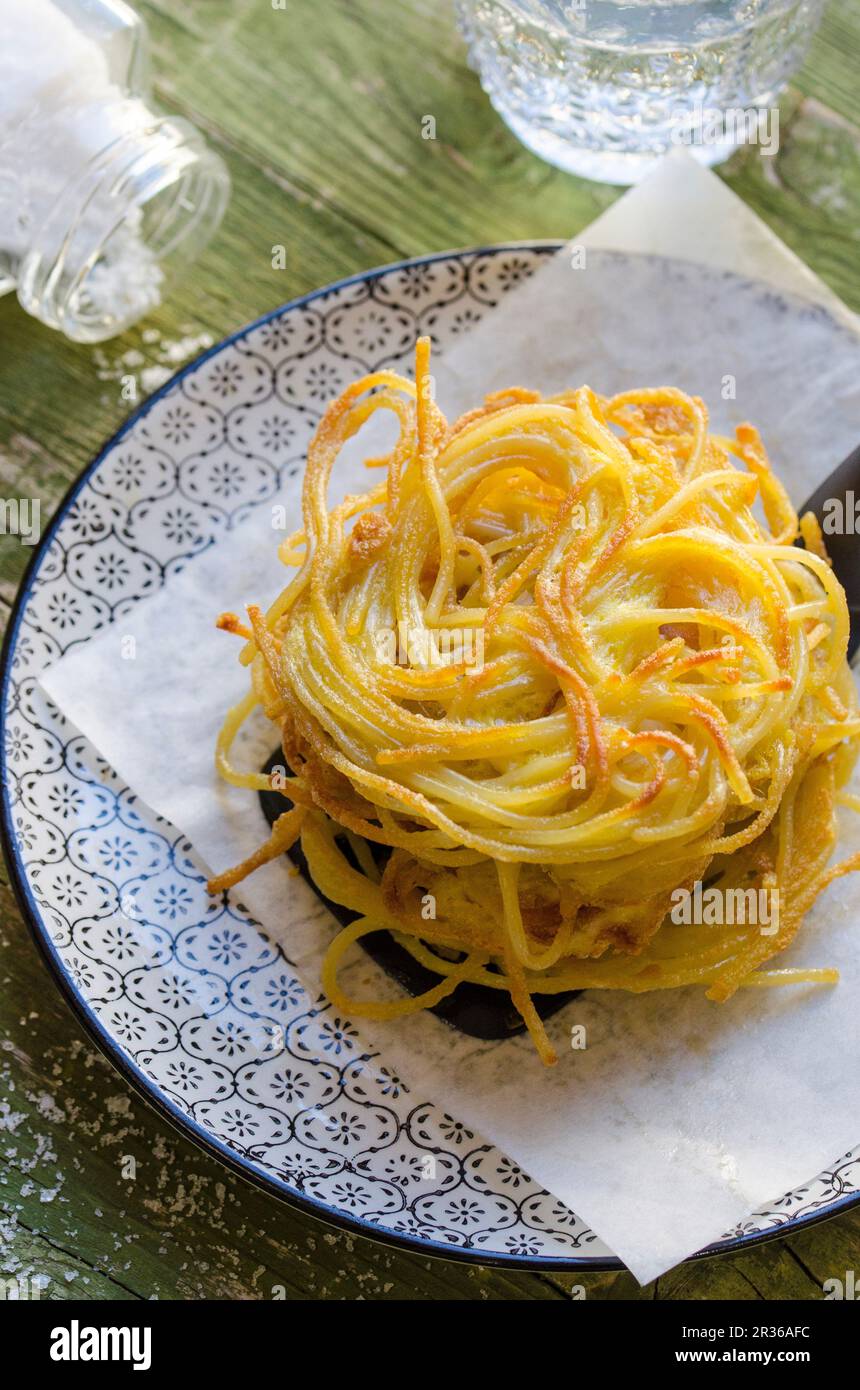 Nidi di rondine hi-res stock photography and images - Alamy