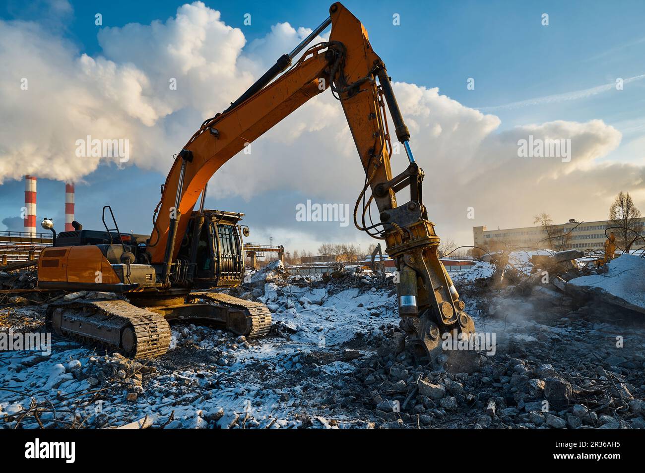 Demolition shears excavator debris hi-res stock photography and images ...