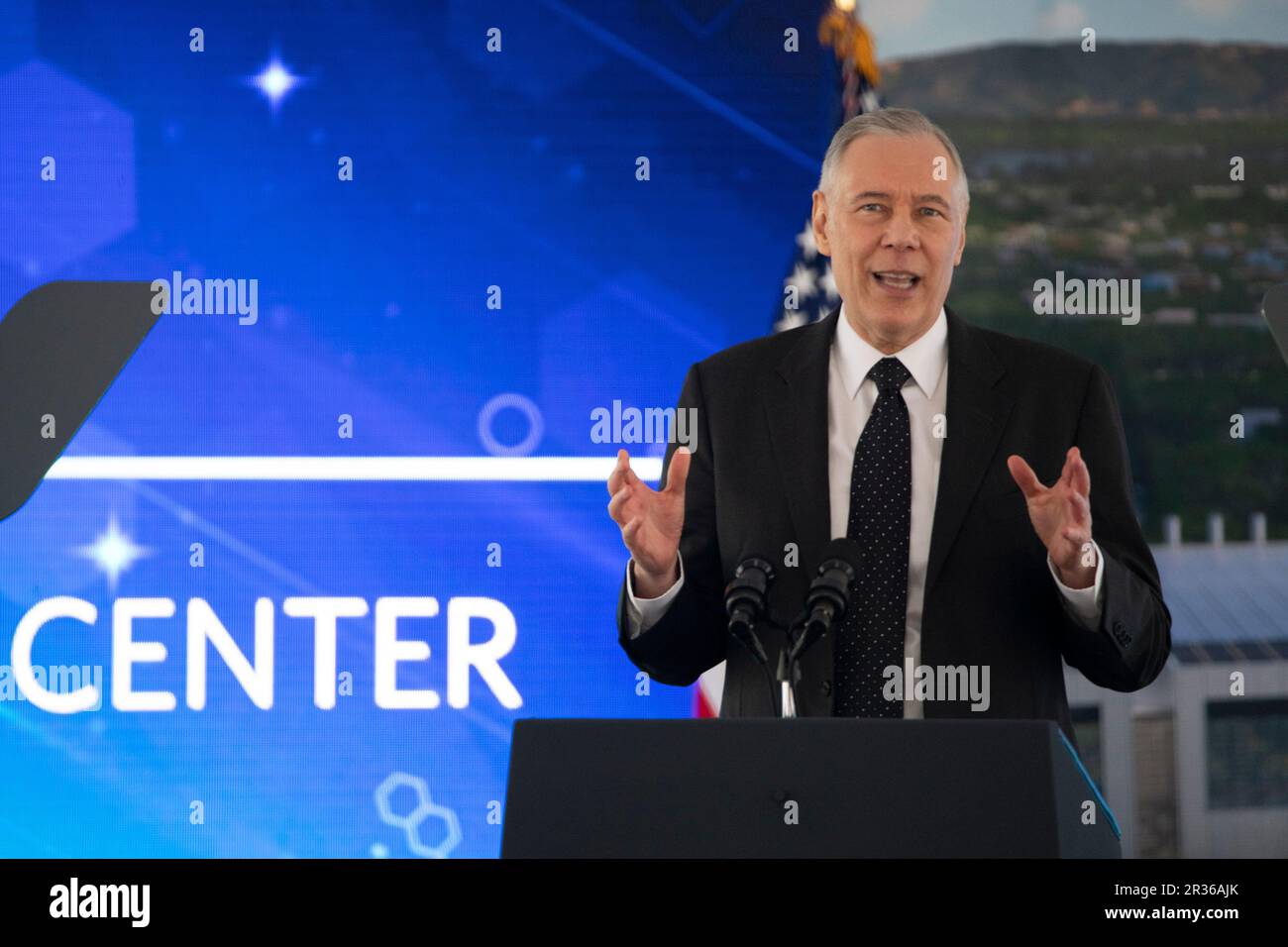 IMAGE DISTRIBUTED FOR APPLIED MATERIALS - Applied Materials CEO Gary ...