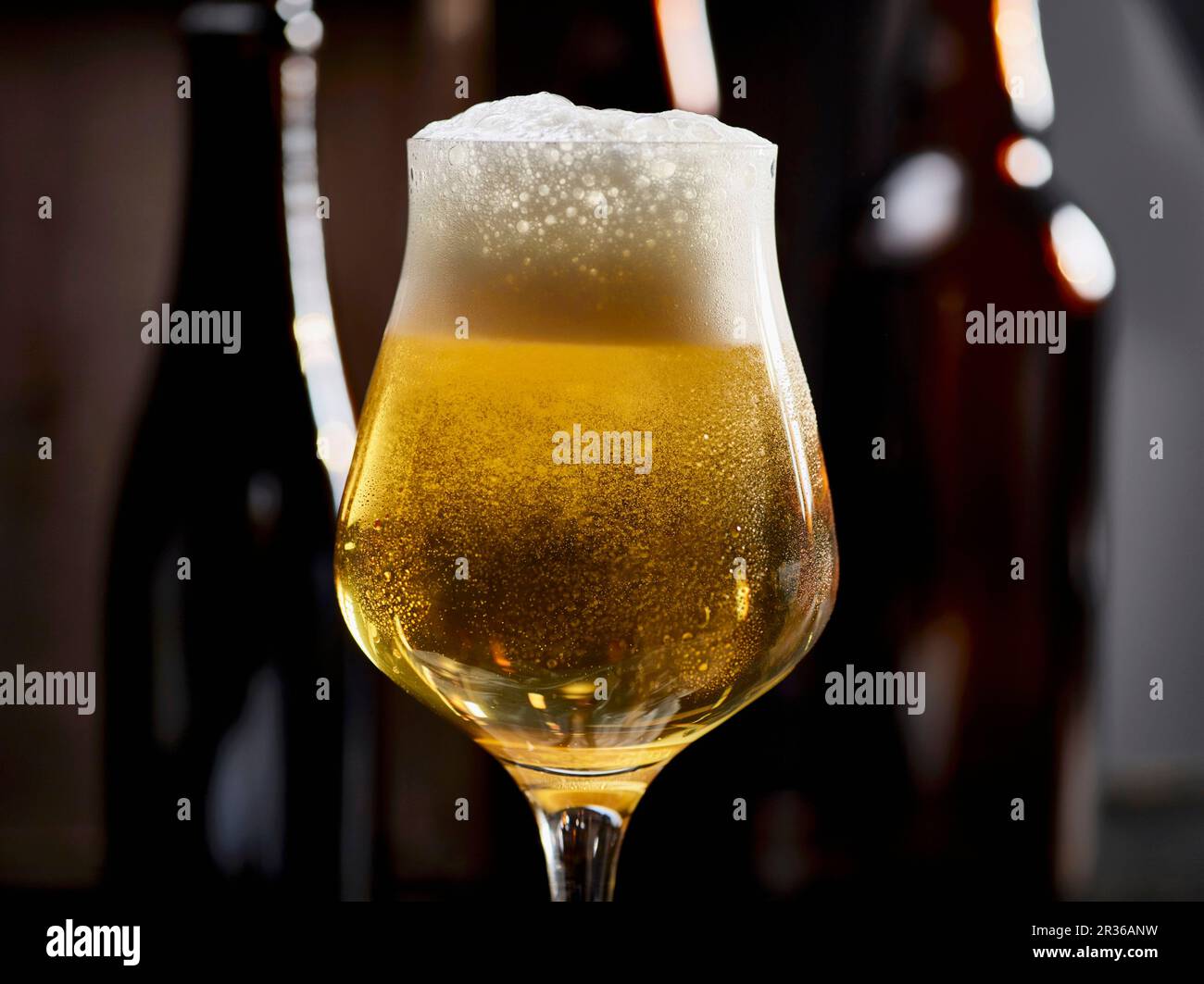 Misted glass beer froth hi-res stock photography and images - Alamy