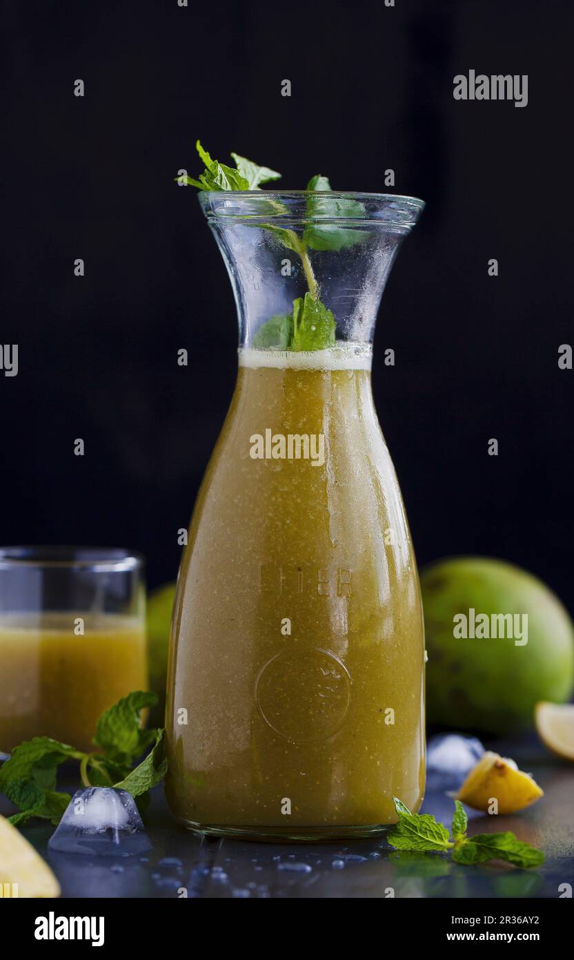 Alcohol in a cooler hi-res stock photography and images - Alamy