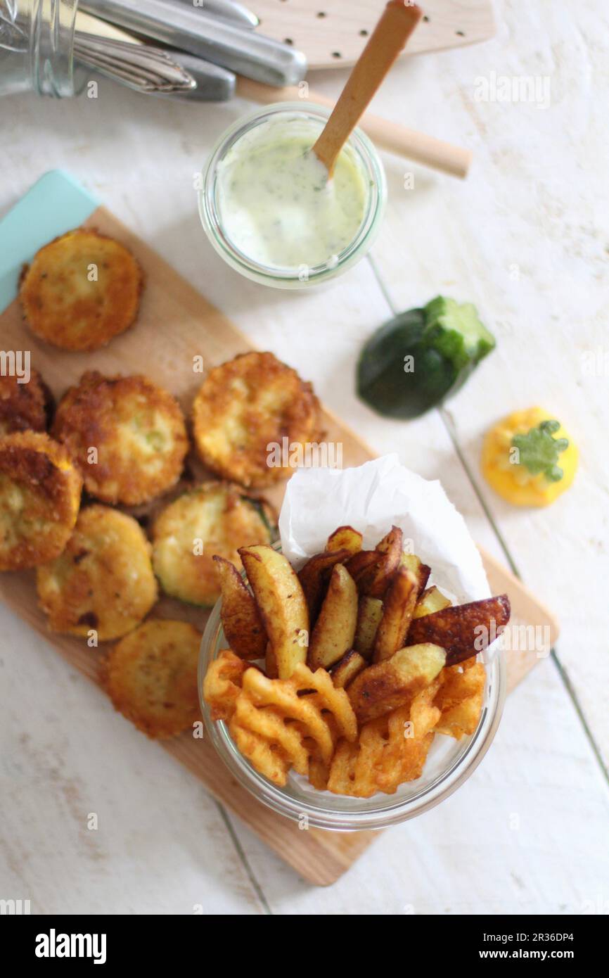 Courgette wedges hi-res stock photography and images - Alamy