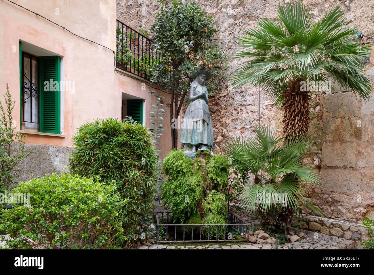 escultura de Santa Catalina, Horacio de Eguía, Valldemossa, Mallorca ...