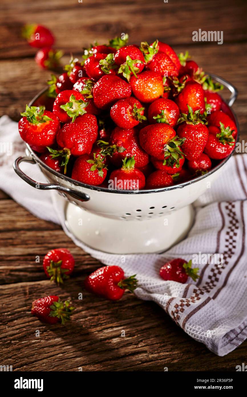Strawberries in strainer hi-res stock photography and images - Alamy