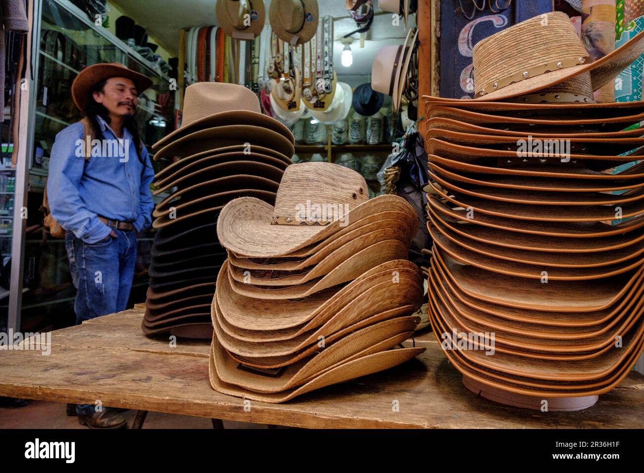 Sombreros tradicionales hi-res stock photography and images - Alamy