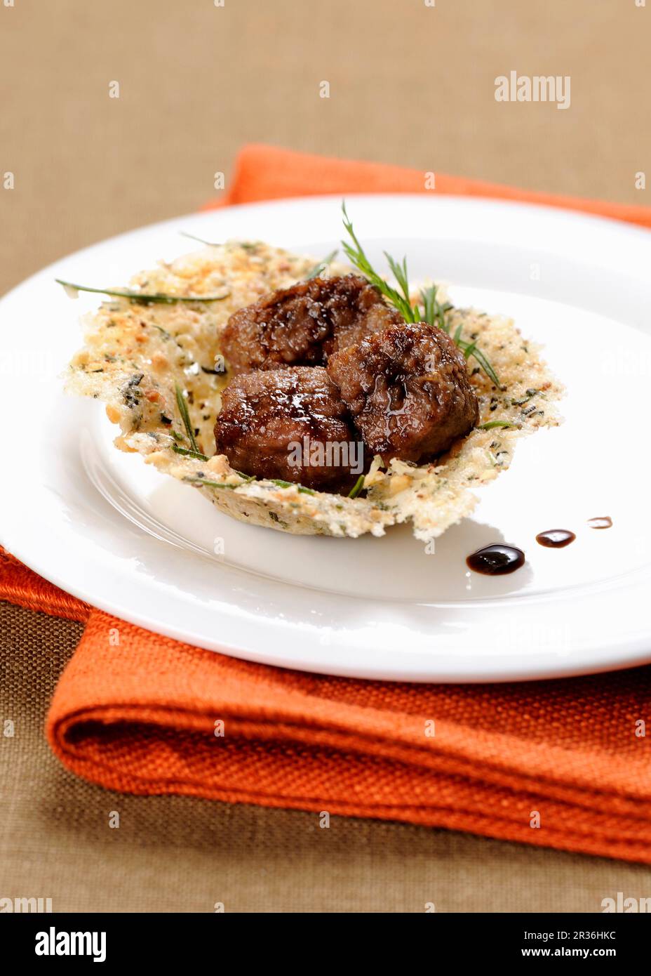 Sfoglia di nocciole con fassone (Piedmont beef on hazelnut wafers ...
