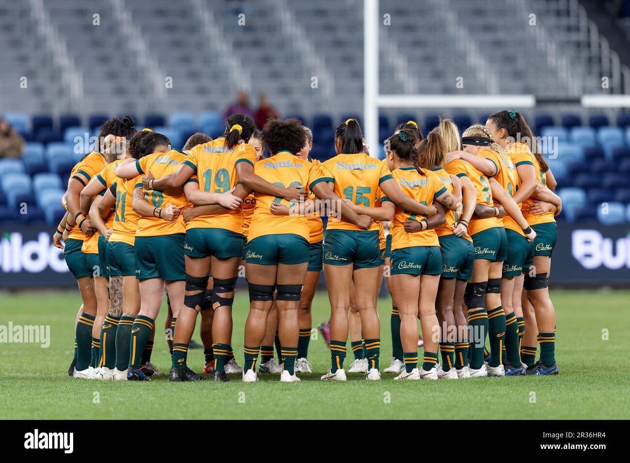The Australian Wallaroos huddle before the Rugby Women's International ...