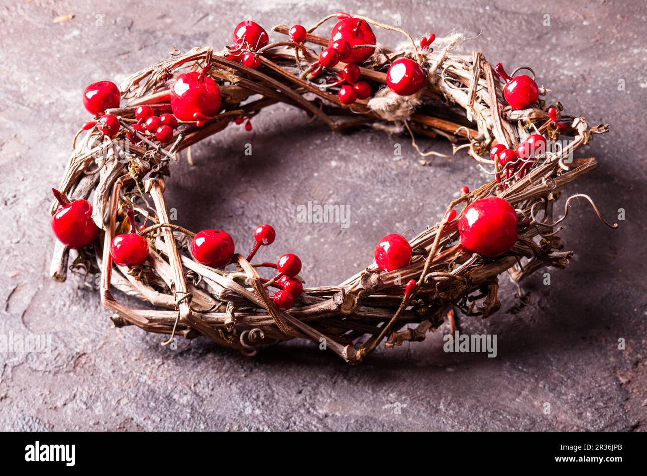 Red wreath hi-res stock photography and images - Alamy