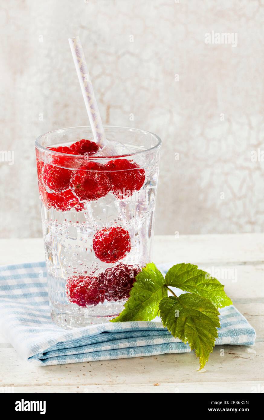 Raspberry spritzer: mineral water flavoured with fresh raspberries ...