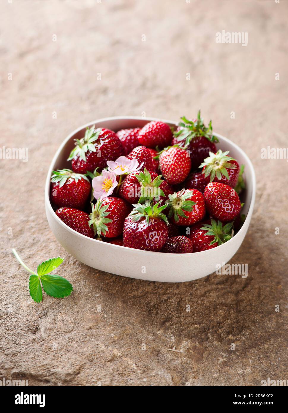 Strawberries in small dish hi-res stock photography and images - Alamy