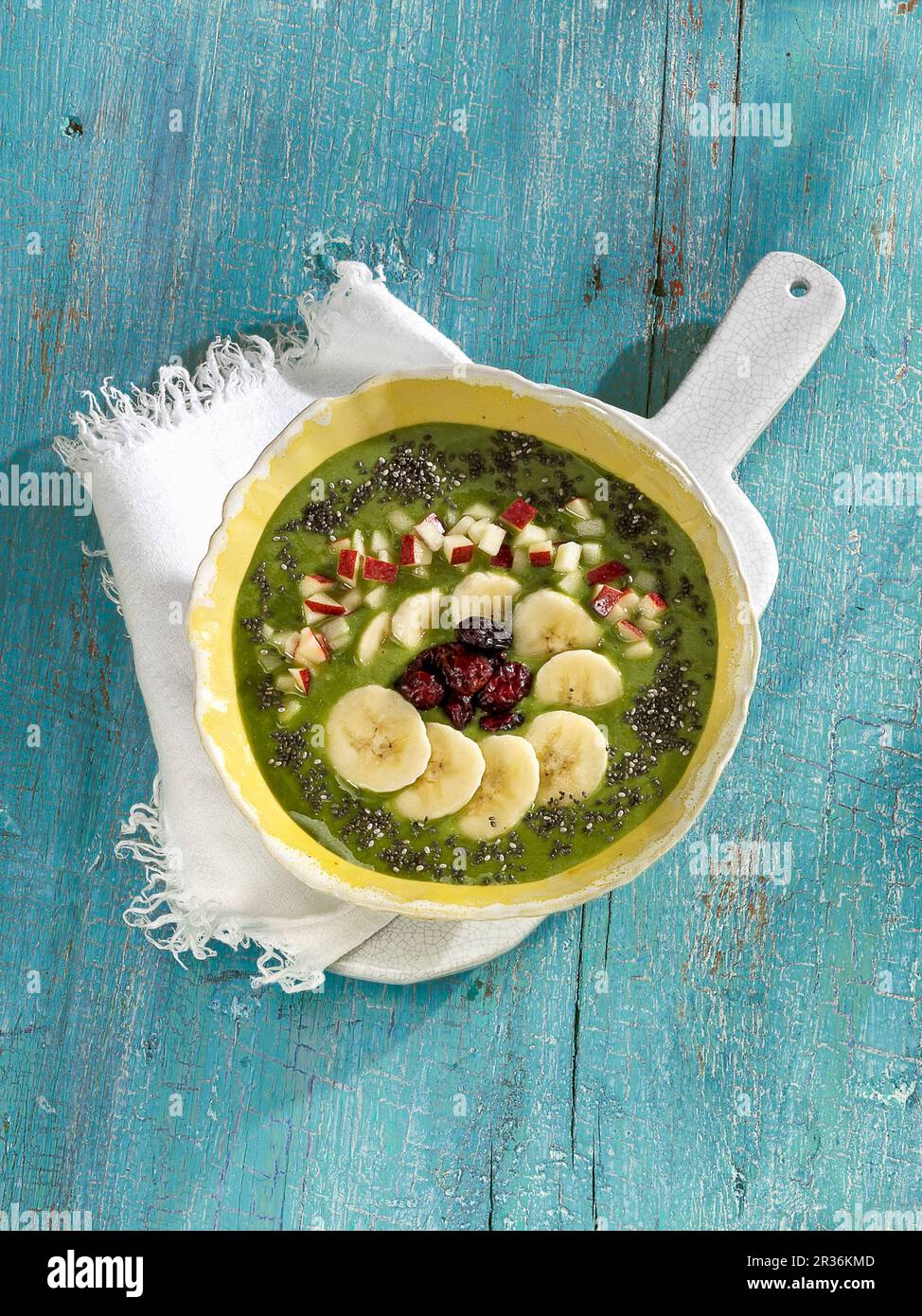 A green super smoothie Stock Photo - Alamy