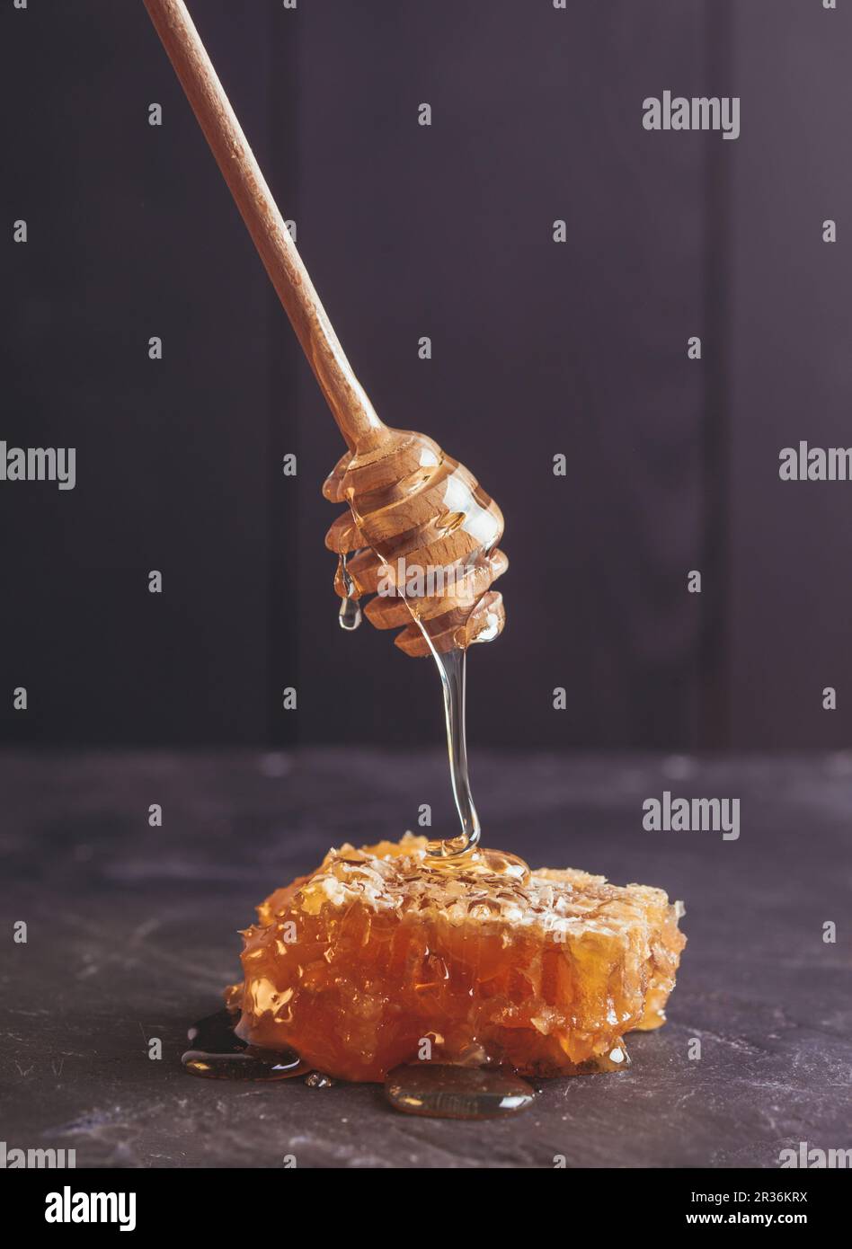 Honey drip and comb Stock Photo - Alamy