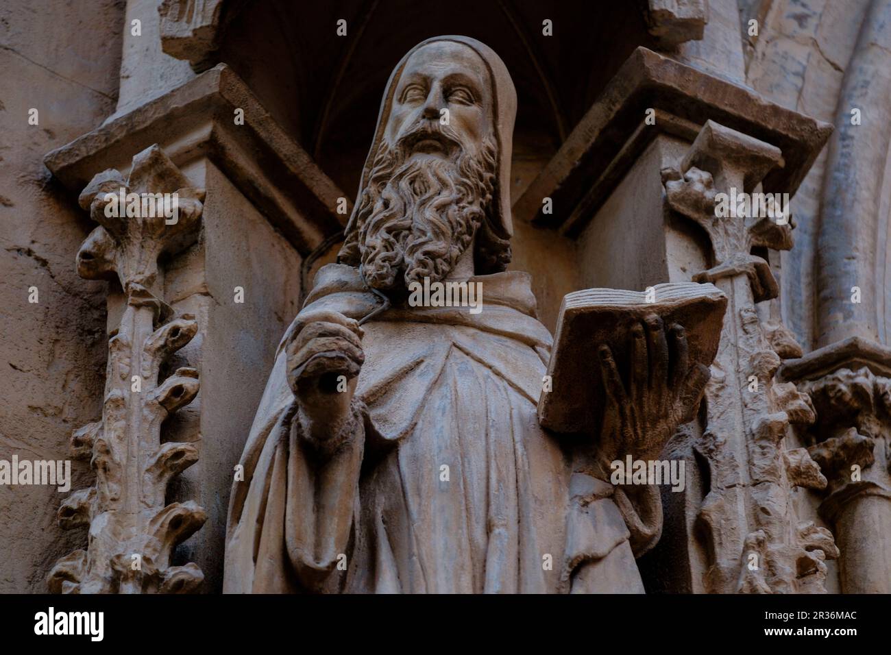 Escultura a Ramon Llull, de Pedro de San Juan,1398, Iglesia de San ...