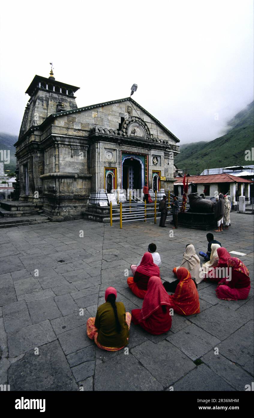 worshiping the Bundhi bull, Kedarnath Temple, Garhwal Himalayas ...