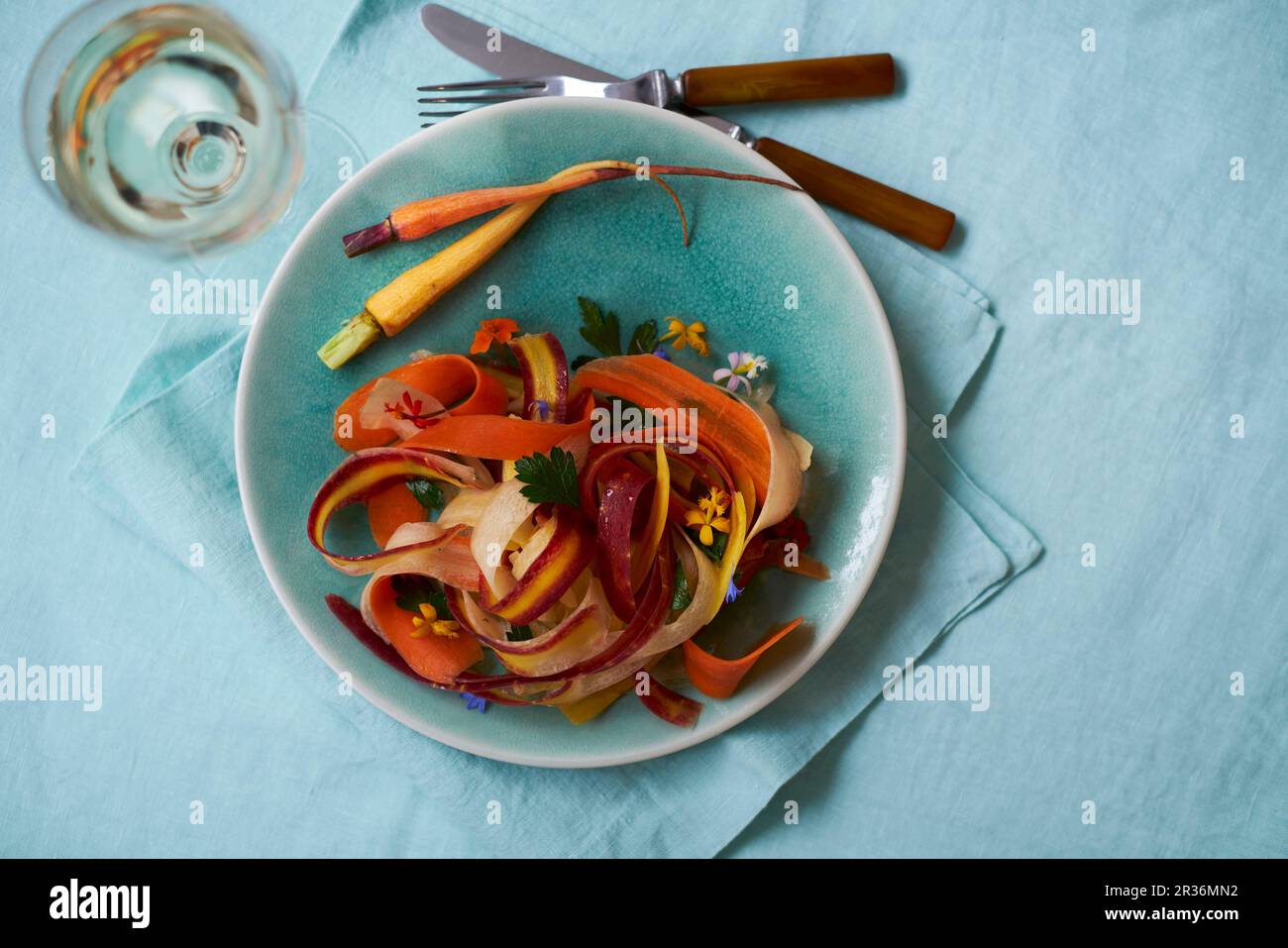 Coloured plates of flowers hi-res stock photography and images - Alamy