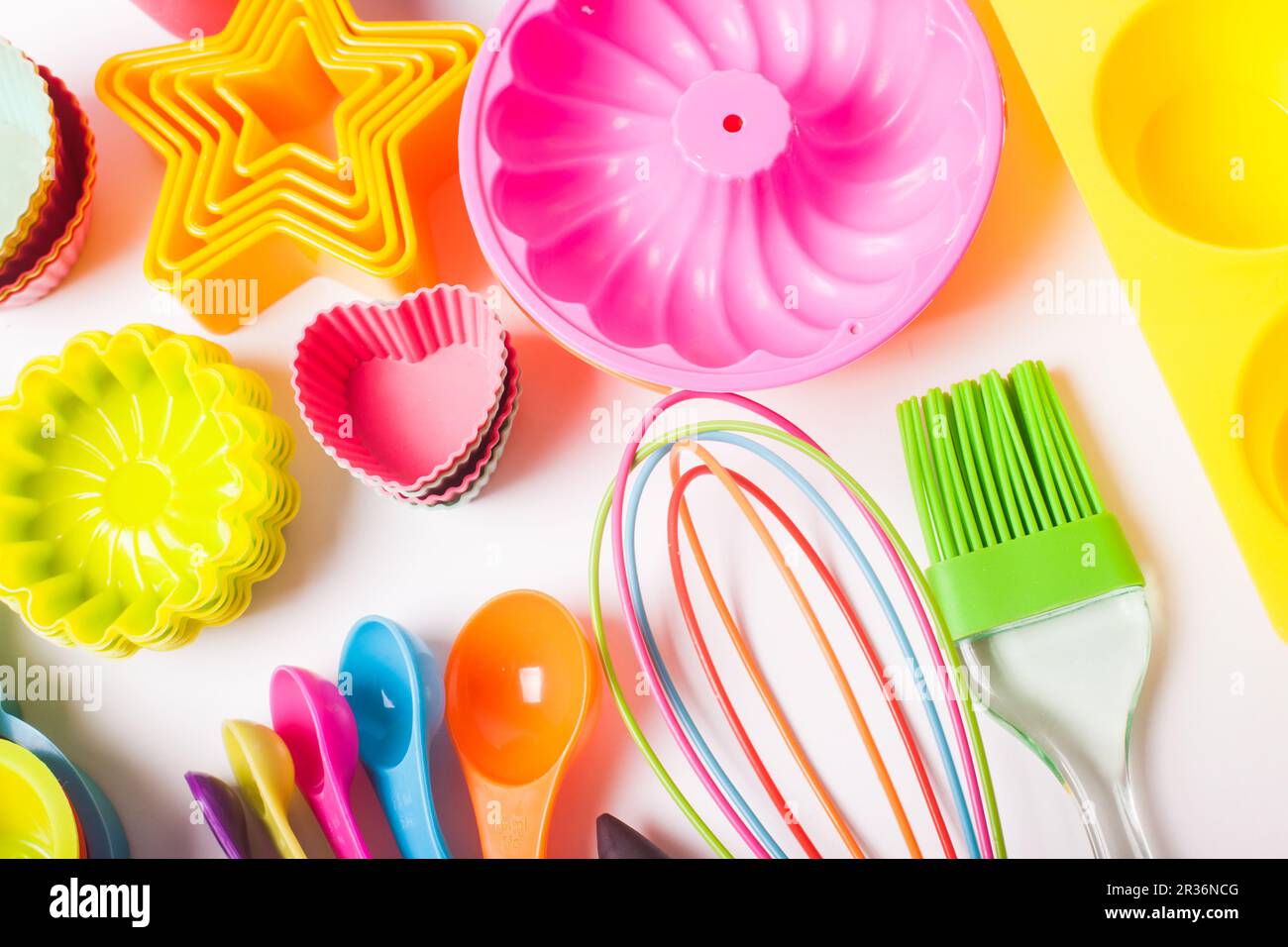 Rainbow of utensils hi-res stock photography and images - Alamy