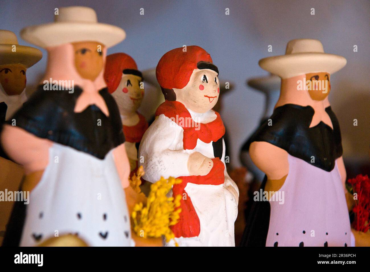 figuras de payeses de barro.Artesania tipica.Sant Miquel de Balansat.Es ...