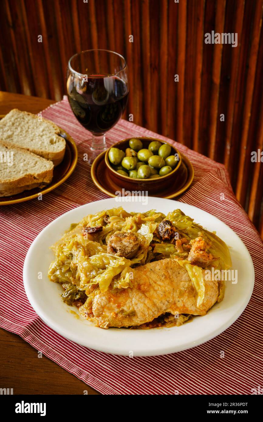 Cerdo con col hi-res stock photography and images - Alamy