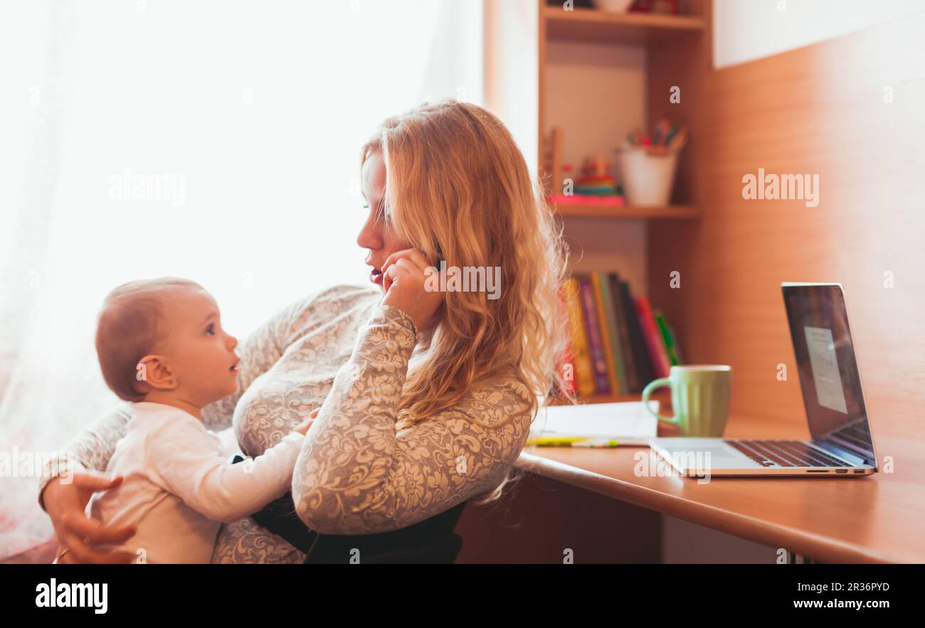 Freelance mom hi-res stock photography and images - Alamy