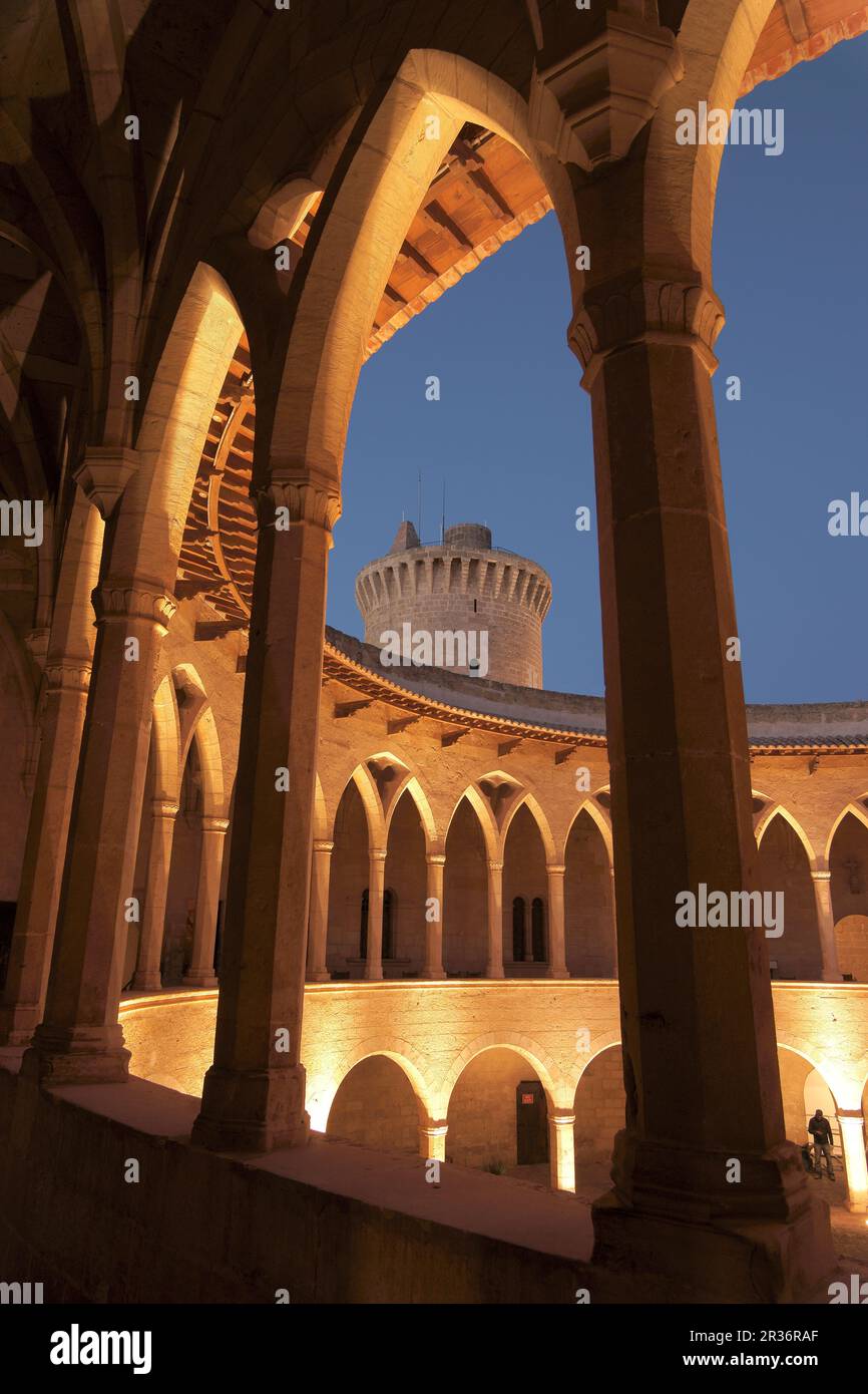 Castillo de Bellver (s.XIV),galeria superior circular.Palma.Mallorca ...
