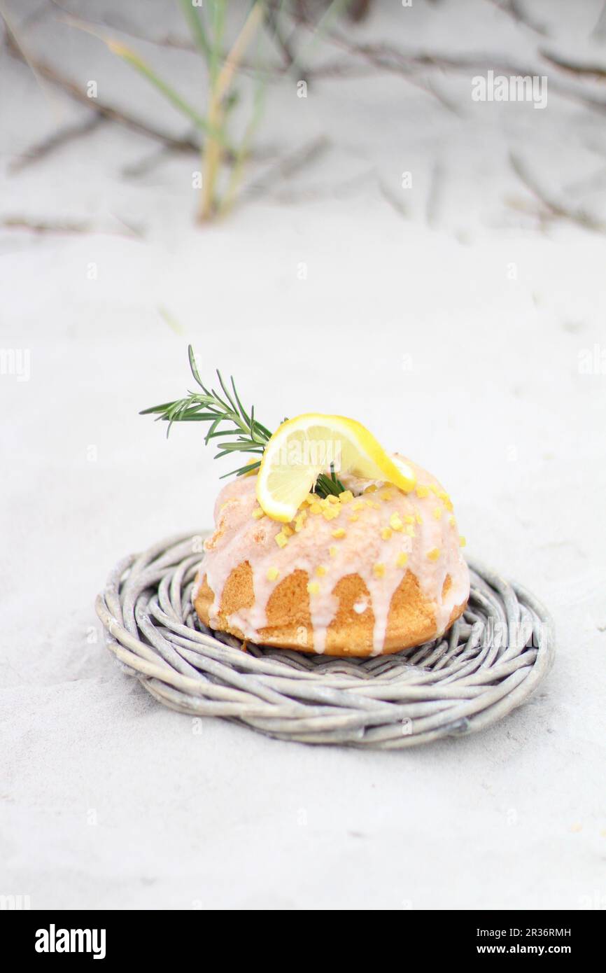 Sea beach cake hi-res stock photography and images - Alamy