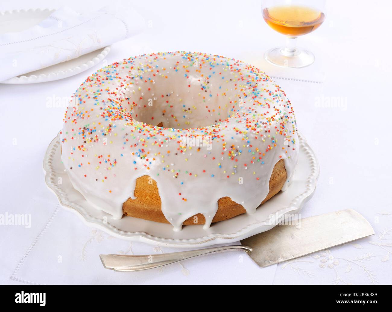 Ciambellone di Pasqua (Italian Easter cake Stock Photo - Alamy