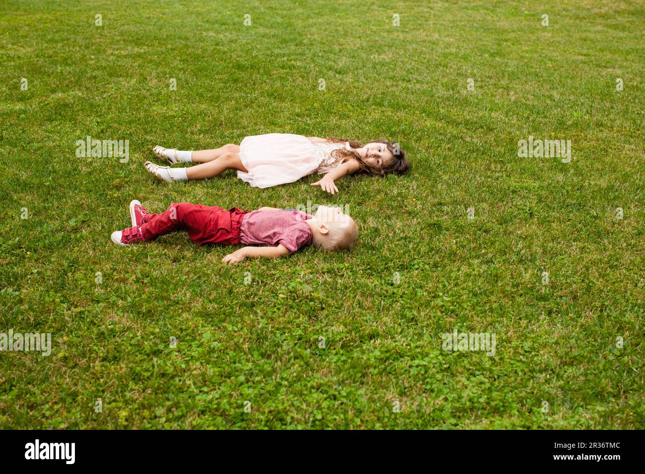 Kids enjoy nature hi-res stock photography and images - Alamy