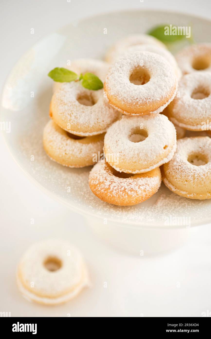 Sugar dusted doughnuts hi-res stock photography and images - Alamy
