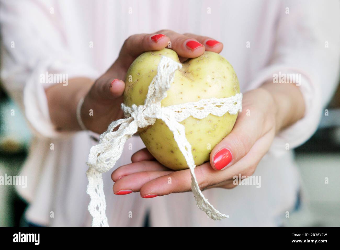 Hand shaped potato hi-res stock photography and images - Alamy