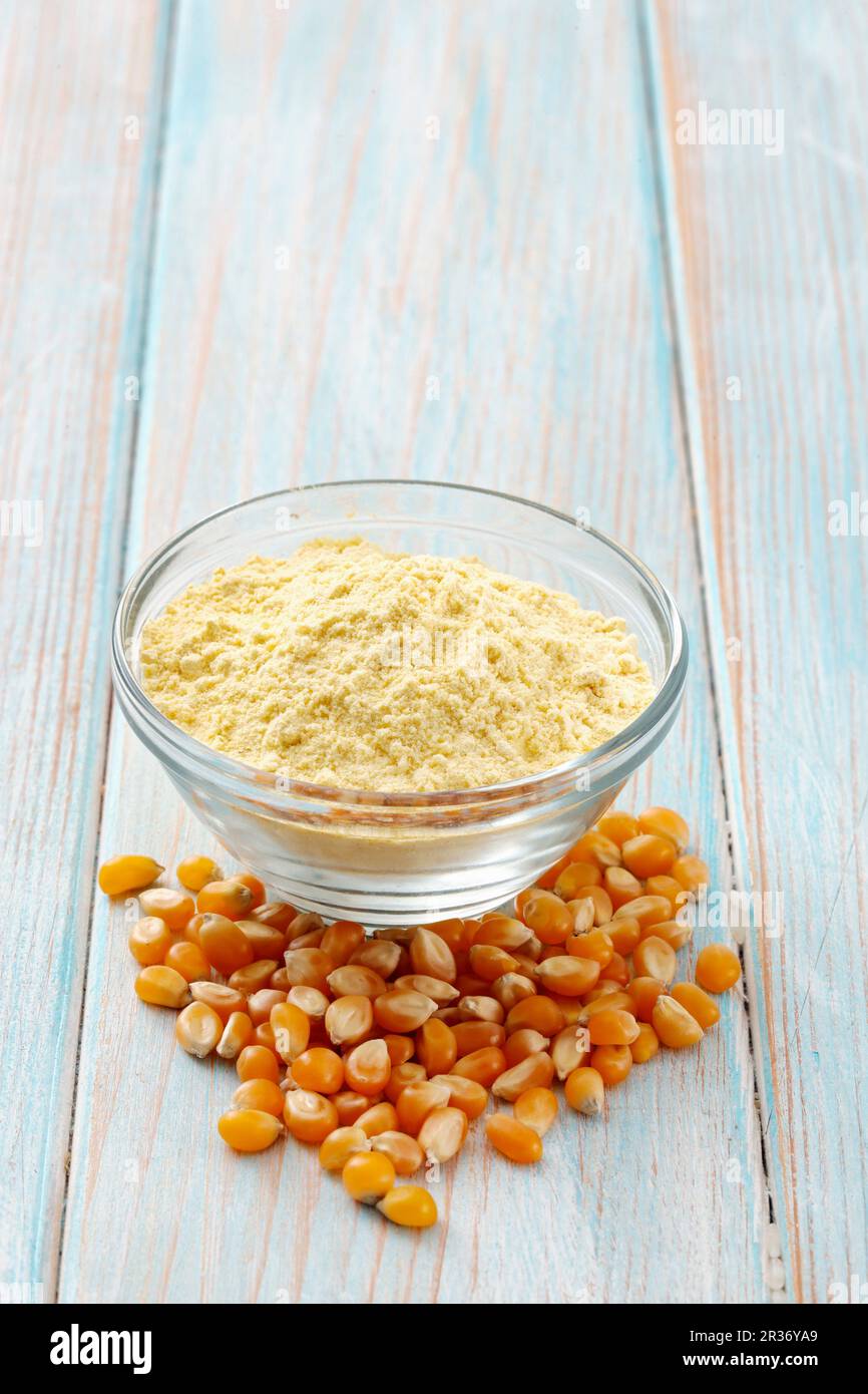 Cornmeal and grains of corn Stock Photo - Alamy